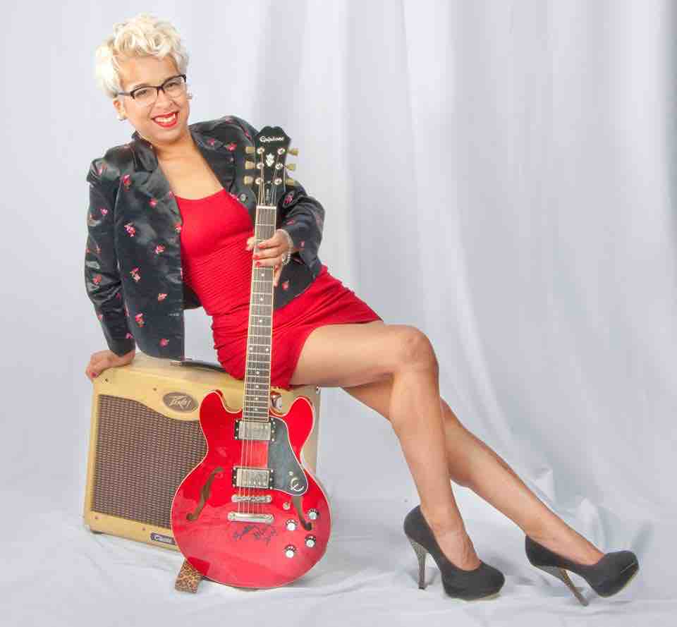 IVY FORD - Reggies Chicago