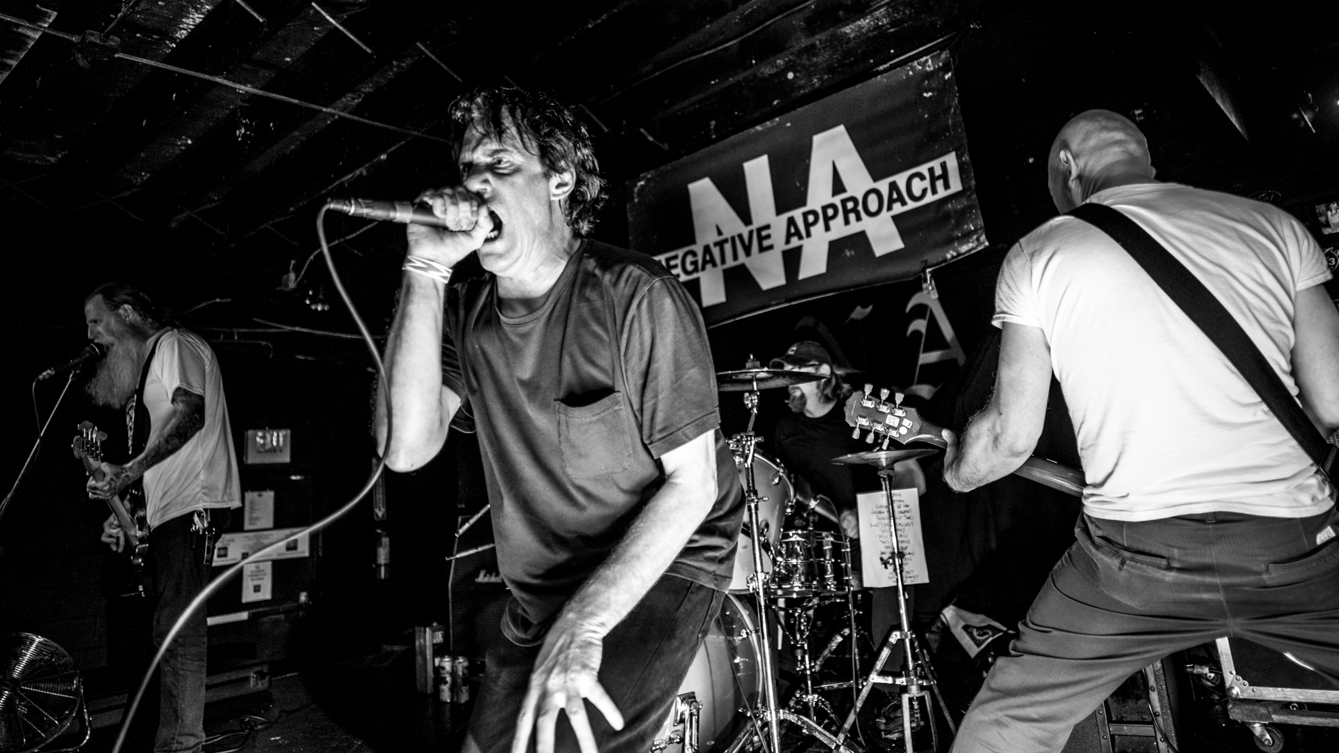 NEGATIVE APPROACH - Reggies Chicago